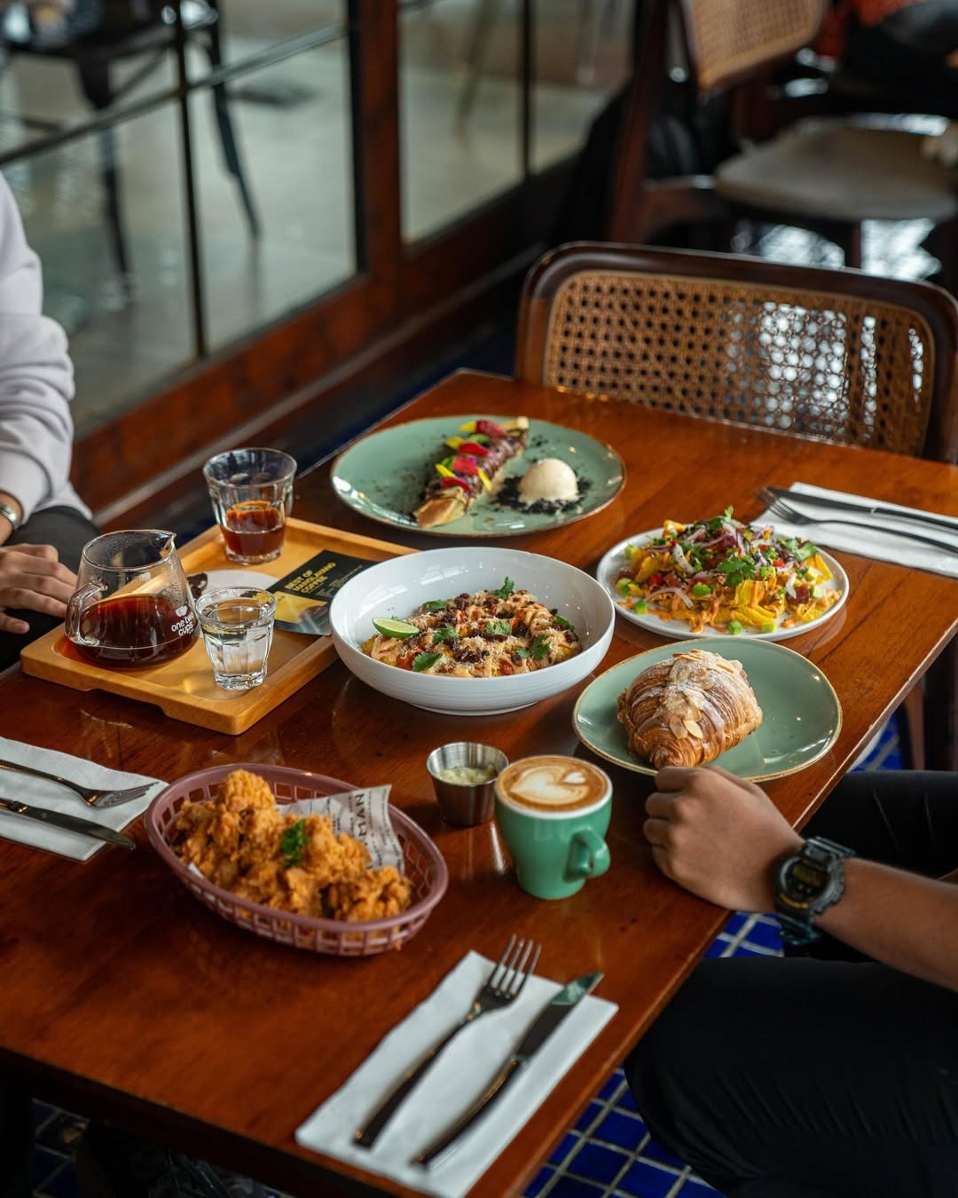 Rekomendasi Cafe Hopping dekat Simpang Lima Semarang